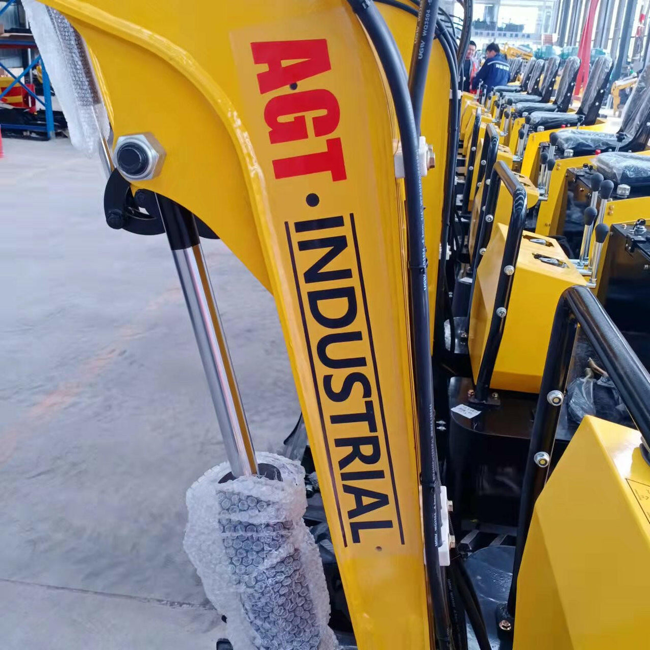 1 Ton, 13.5 HP Gasoline Engine (B&S) Mini Excavator | AGT-H12 | AGT ...