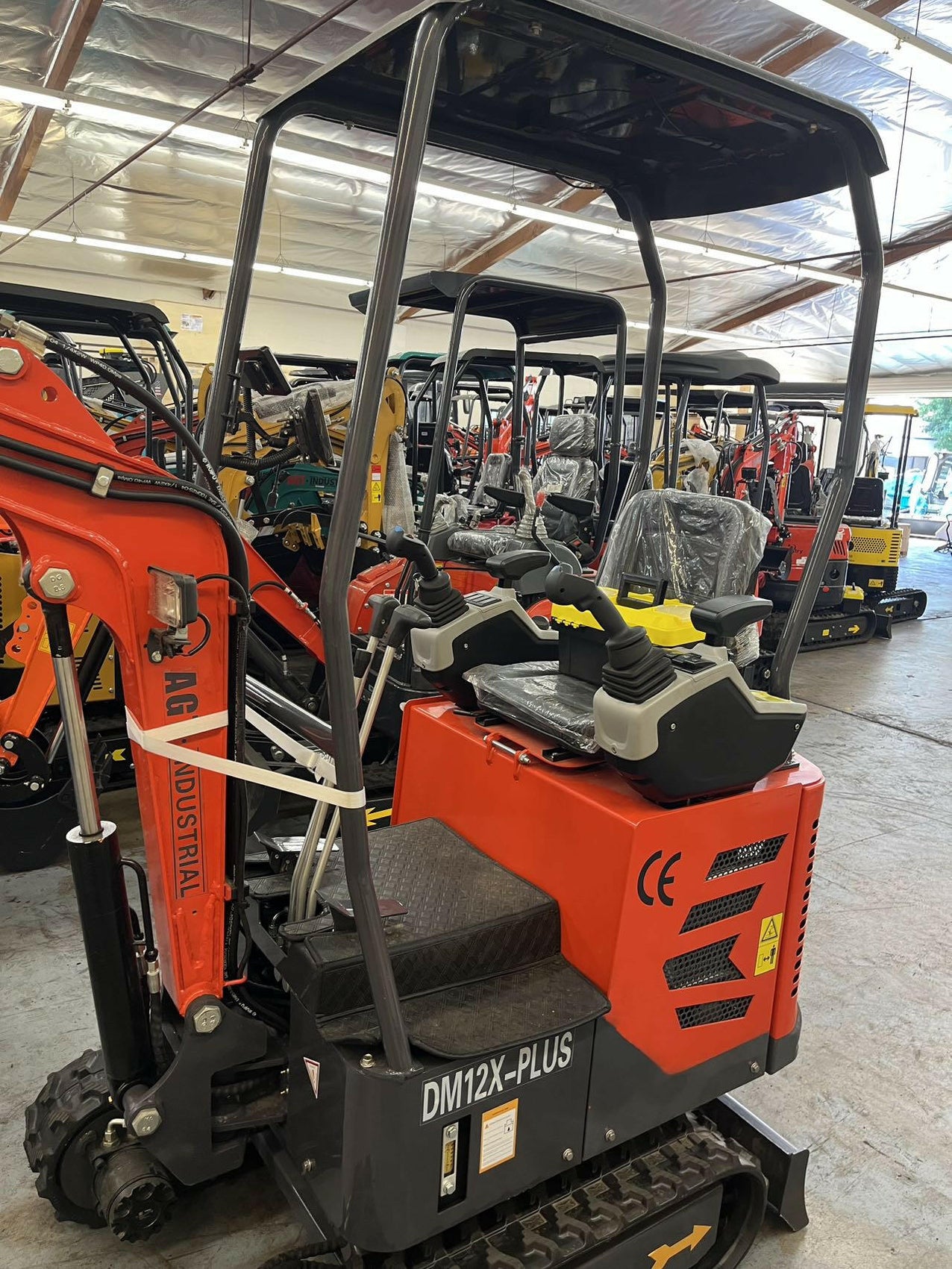 1 Ton, Upgraded Mini Excavator w/ Pilot Control & Swing Boom ...