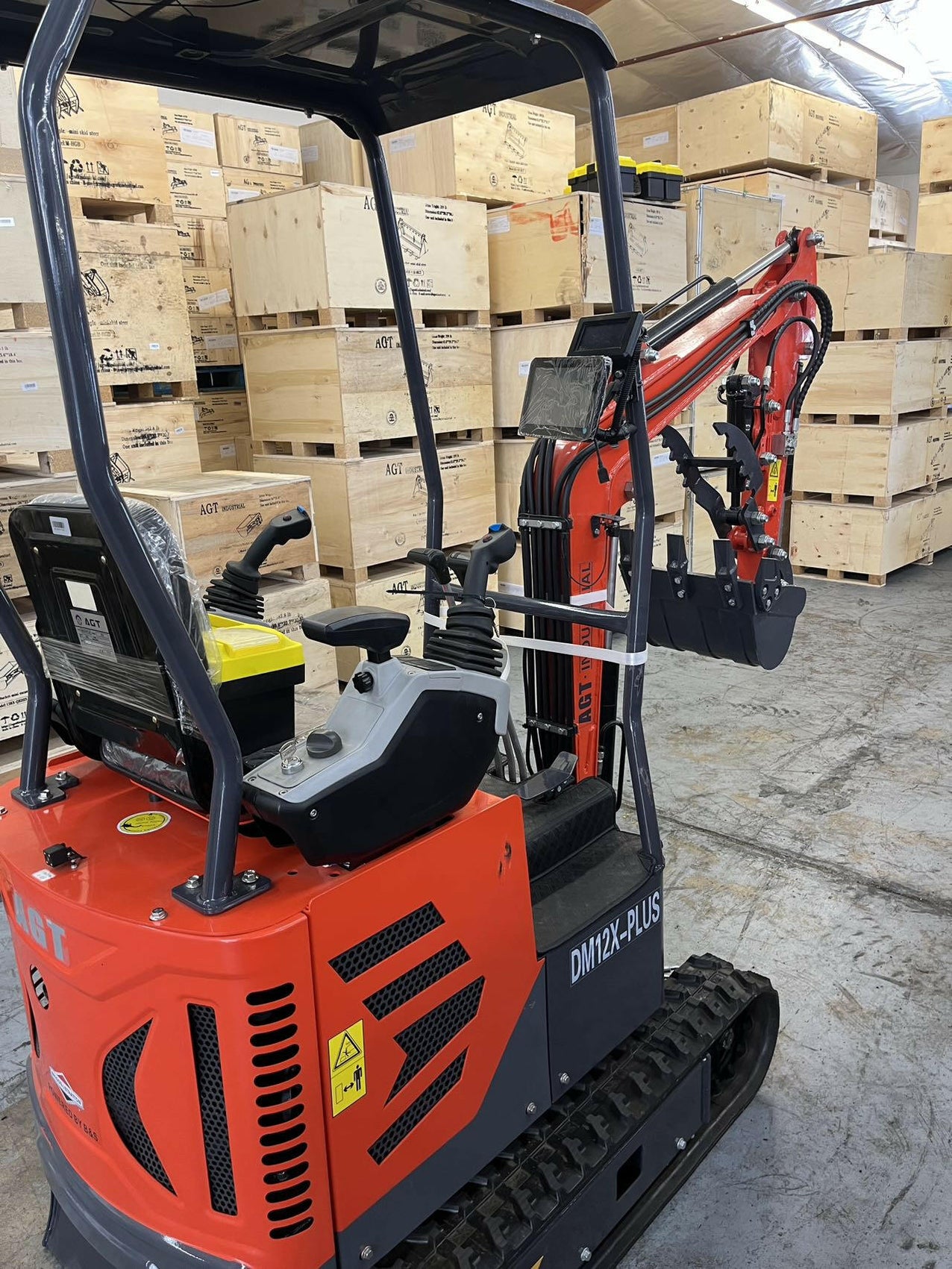 1 Ton, Upgraded Mini Excavator w/ Pilot Control & Swing Boom ...