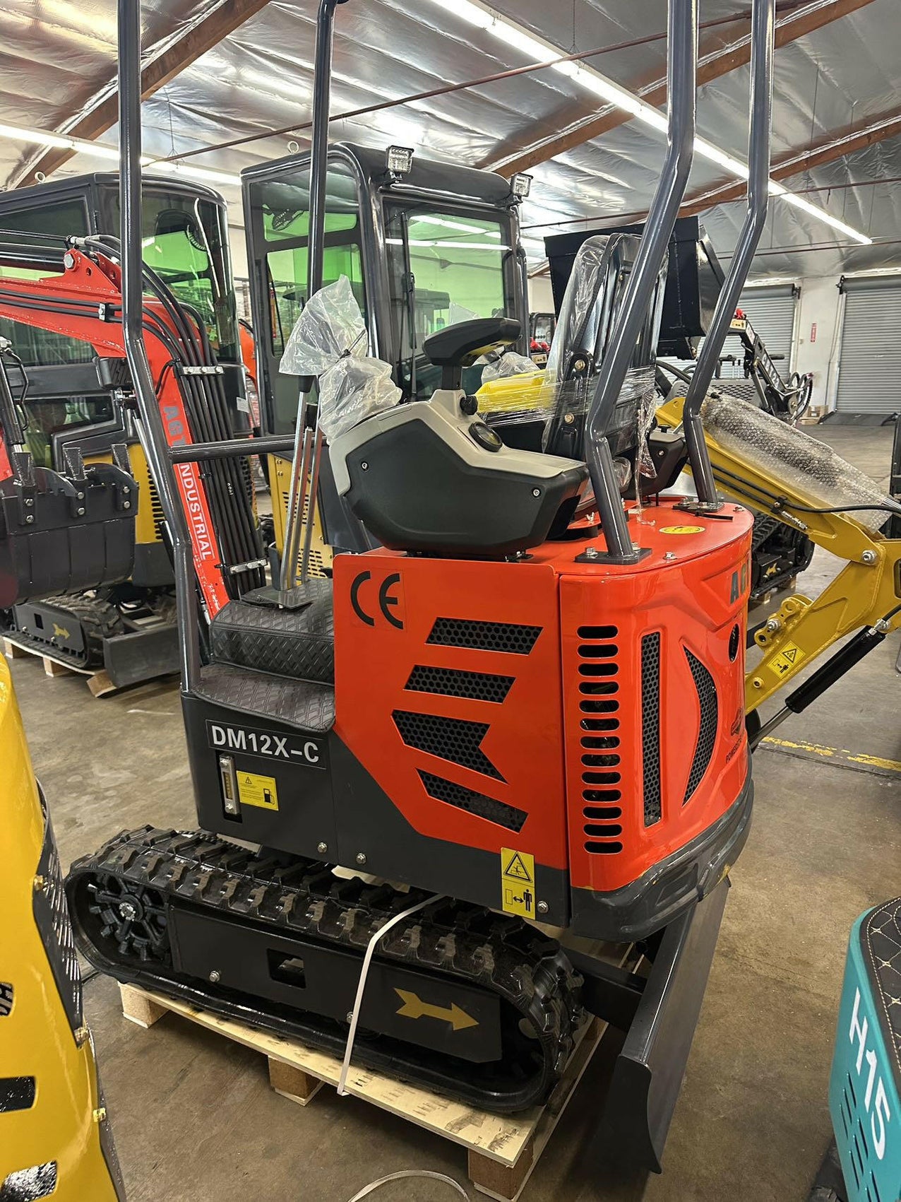 AGT-DM12X-C Mini Excavator w/ Pilot Control Swing Boom and Hydraulic ...