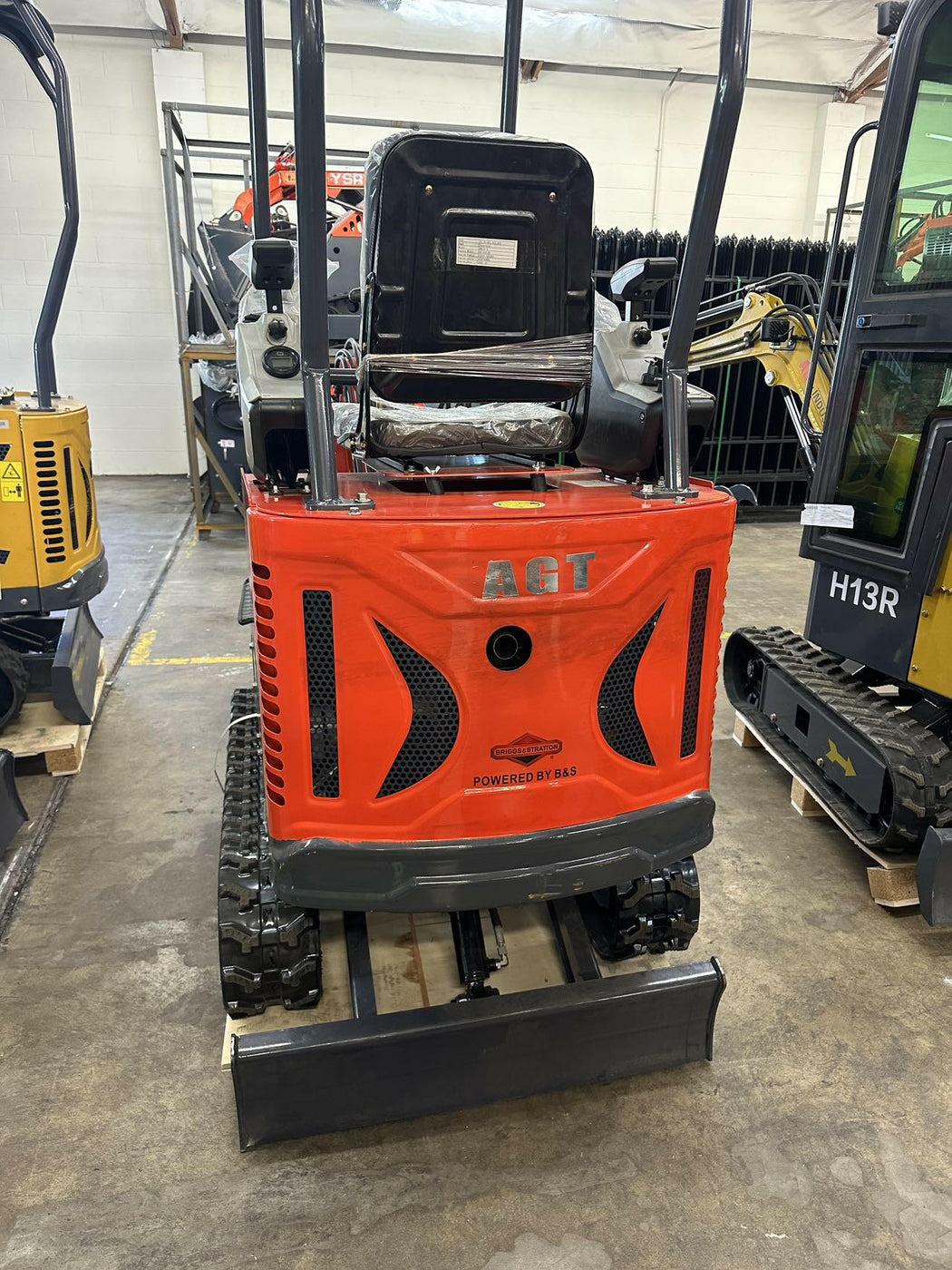 1 Ton, Upgraded Mini Excavator w/ Pilot Control & Swing Boom ...