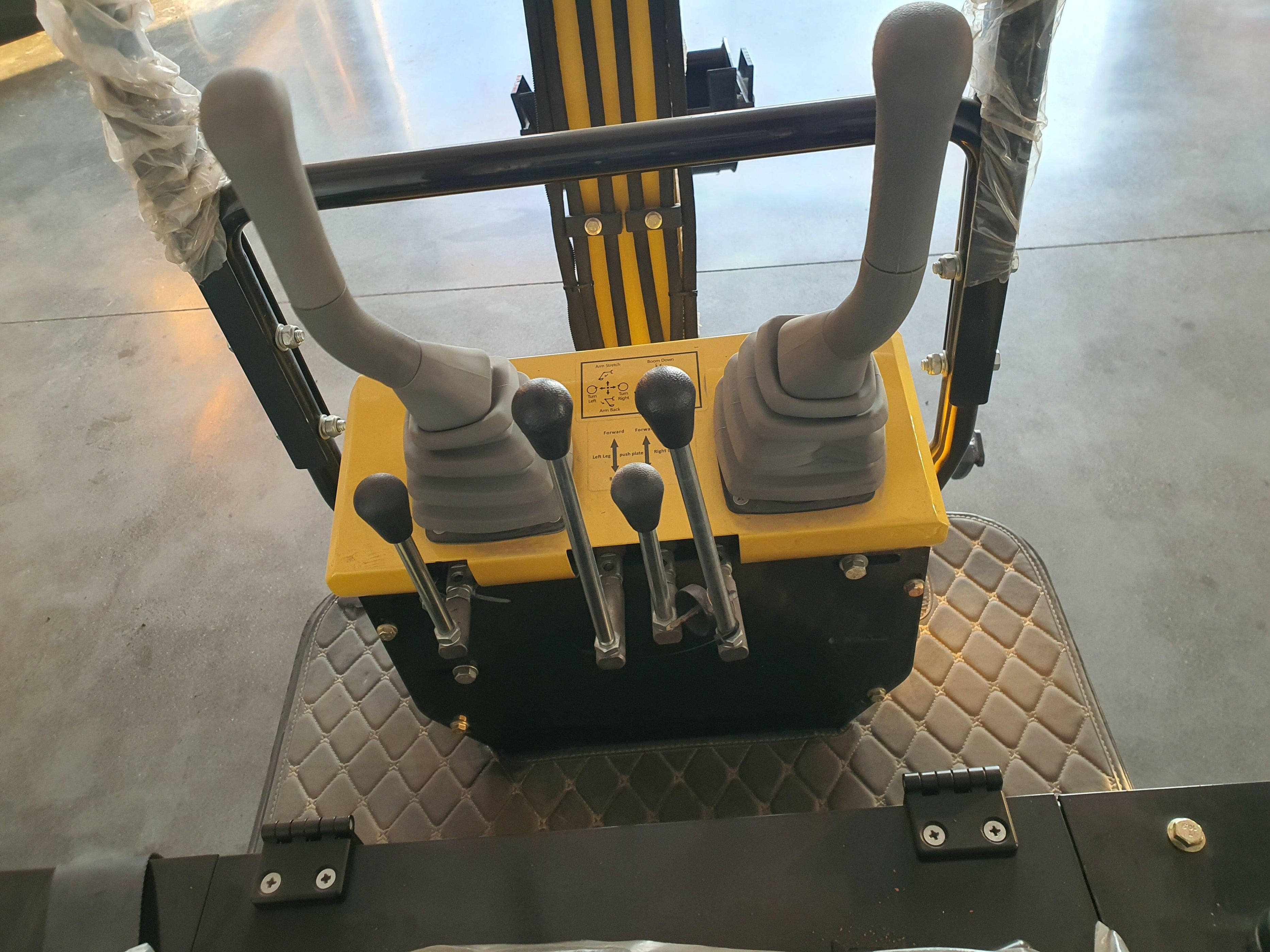 1 Ton, 13.5 HP Gasoline Engine (B&S) Mini Excavator | AGT-H12 | AGT ...