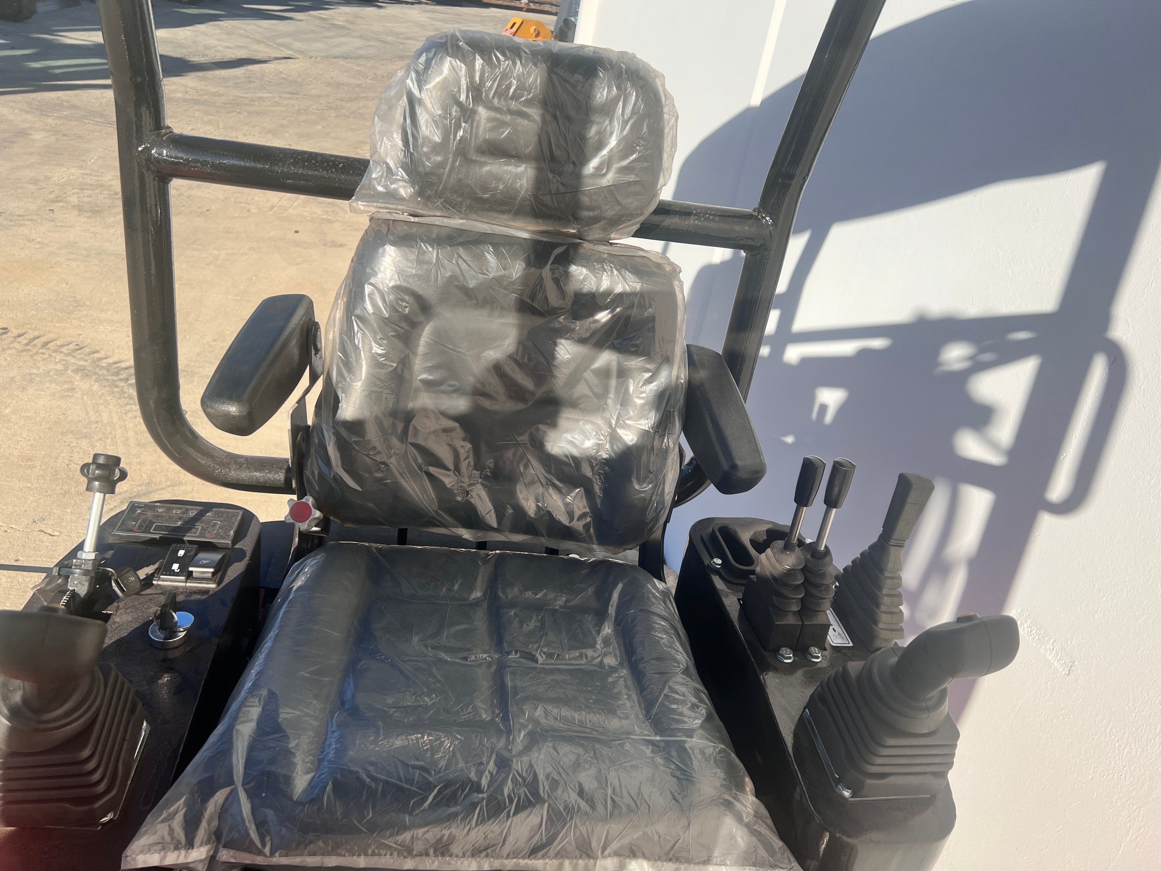 1.4 ton, Kubota Diesel Engine Mini & Small Excavator w/ Side Swing Boom ...