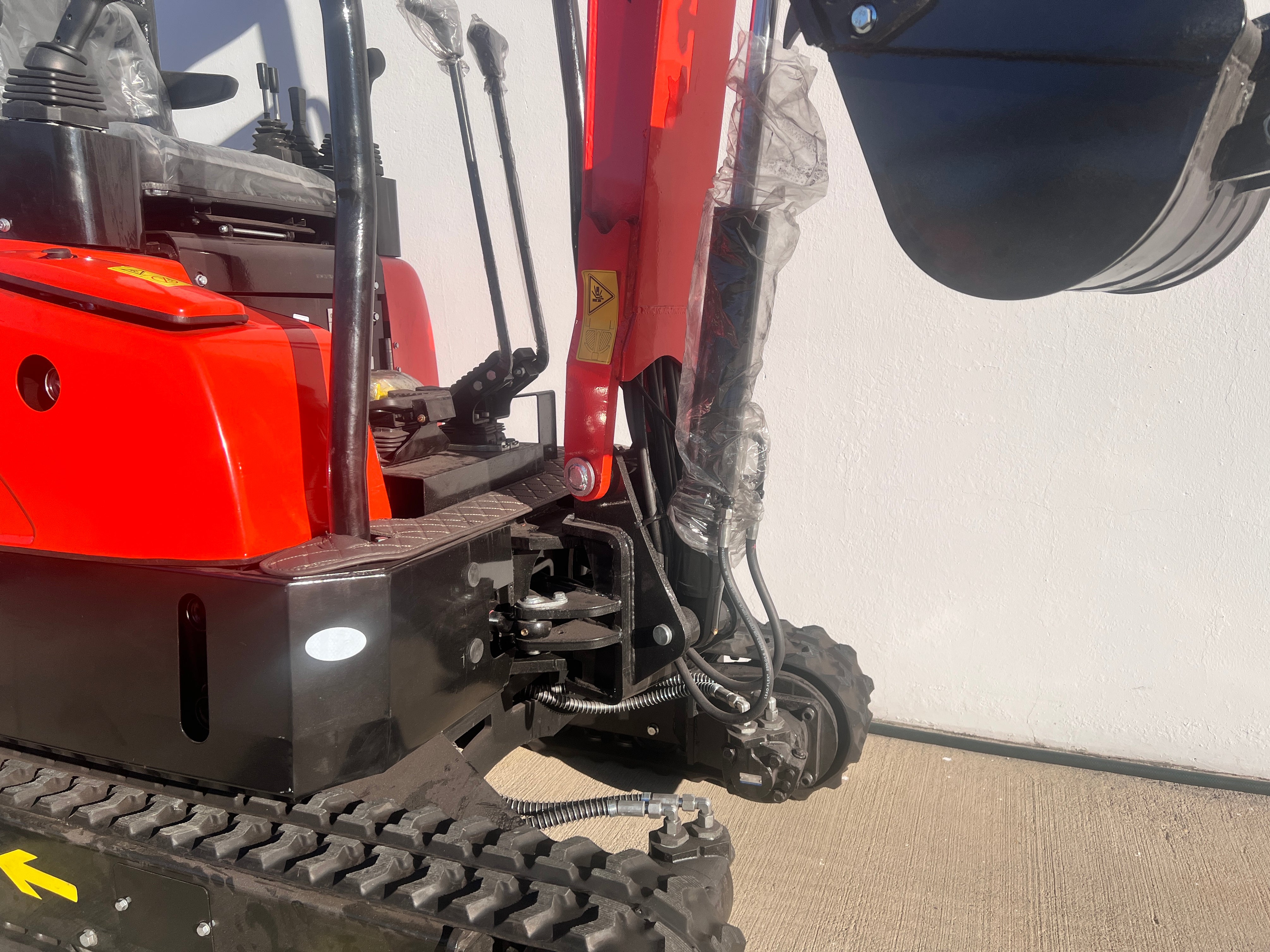 1.4 ton, Kubota Diesel Engine Mini & Small Excavator w/ Side Swing Boom ...