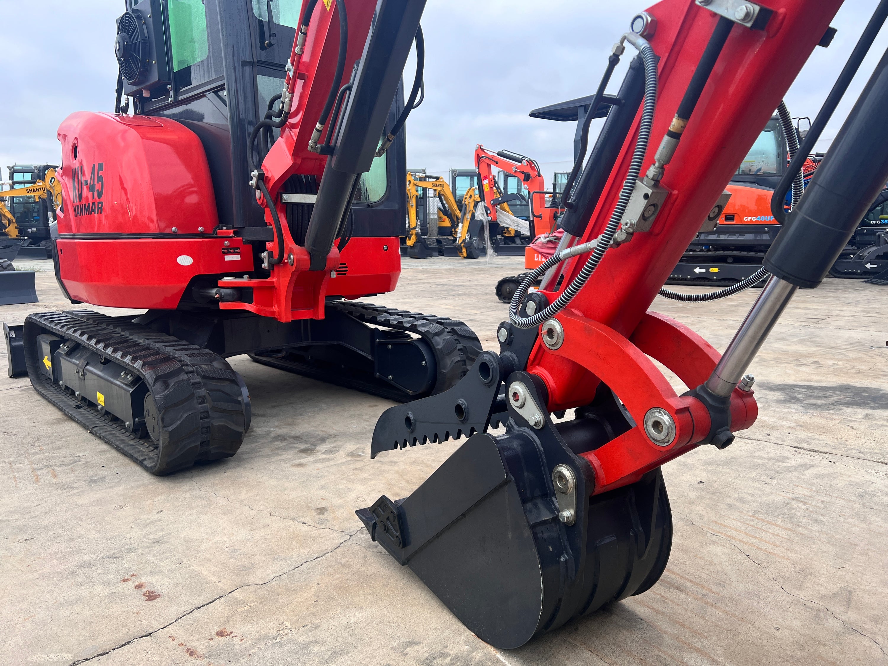 3.5, Ton Mini Excavator | CFG-KU45 | AGT Industrial Inc.| 3.5, Ton Mini ...