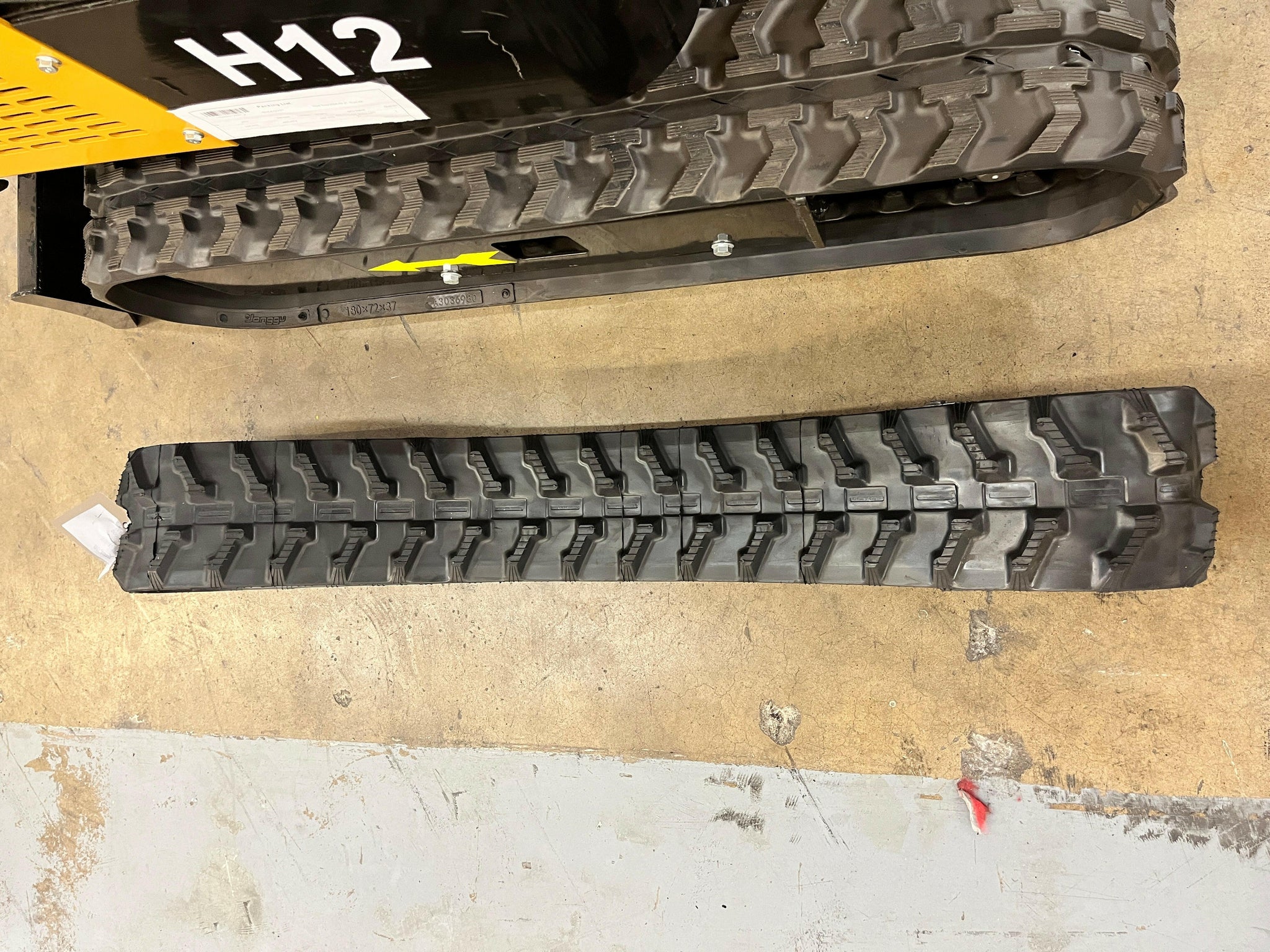 1 Ton, B&S Engine Mini Excavator | AGT-QH12 | AGT Industrial Inc.| AGT ...