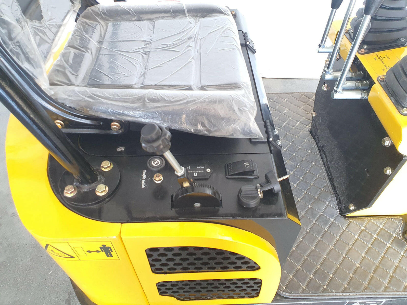 1 Ton, B&S Engine Mini Excavator | AGT-QH12 | AGT Industrial Inc.| AGT ...