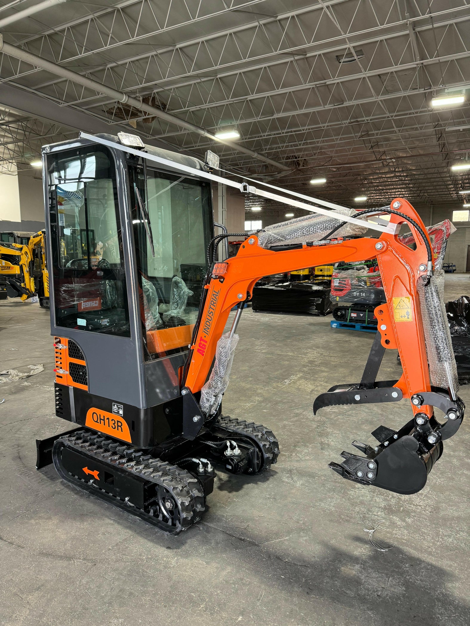 AGT 13.5HP 1-Ton Mini Excavator With Enclosed Cab Gas Engine| AGT-QH13R ...