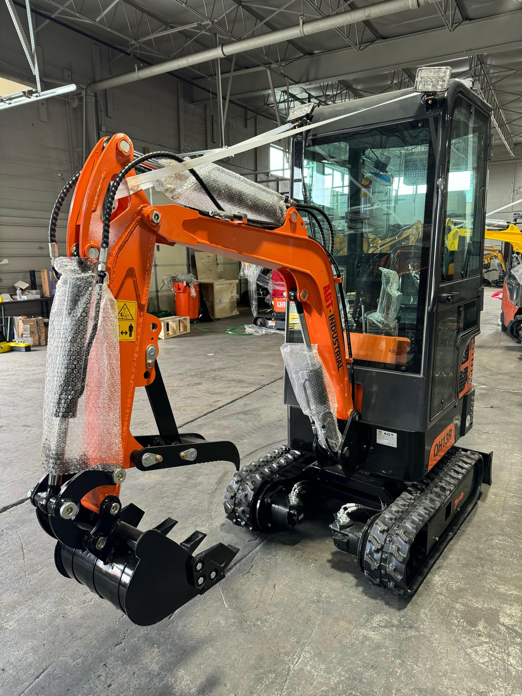 1 Ton, R420D Gasoline Mini Excavator w/ Enclosed Cab | QH13R | AGT ...