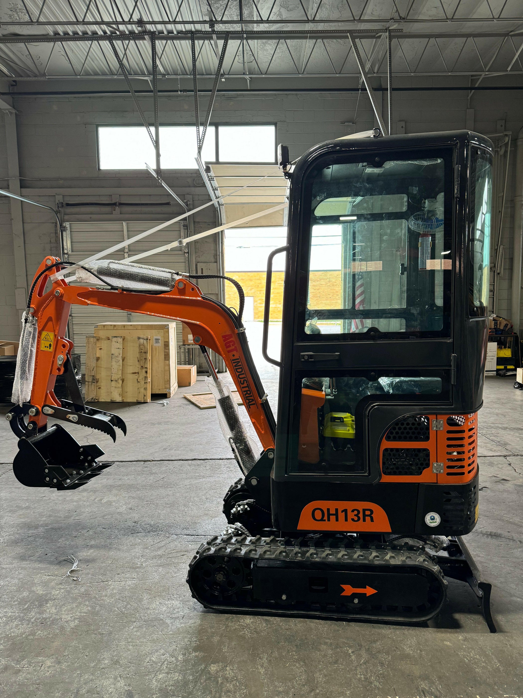 1 Ton, R420D Gasoline Mini Excavator w/ Enclosed Cab | QH13R | AGT ...