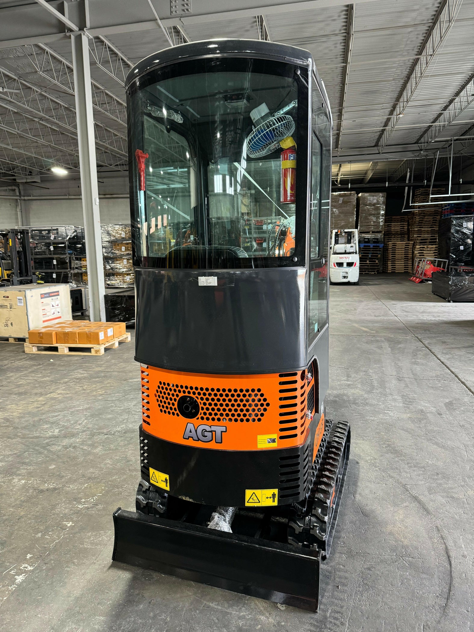 1 Ton, R420D Gasoline Mini Excavator w/ Enclosed Cab | QH13R | AGT ...