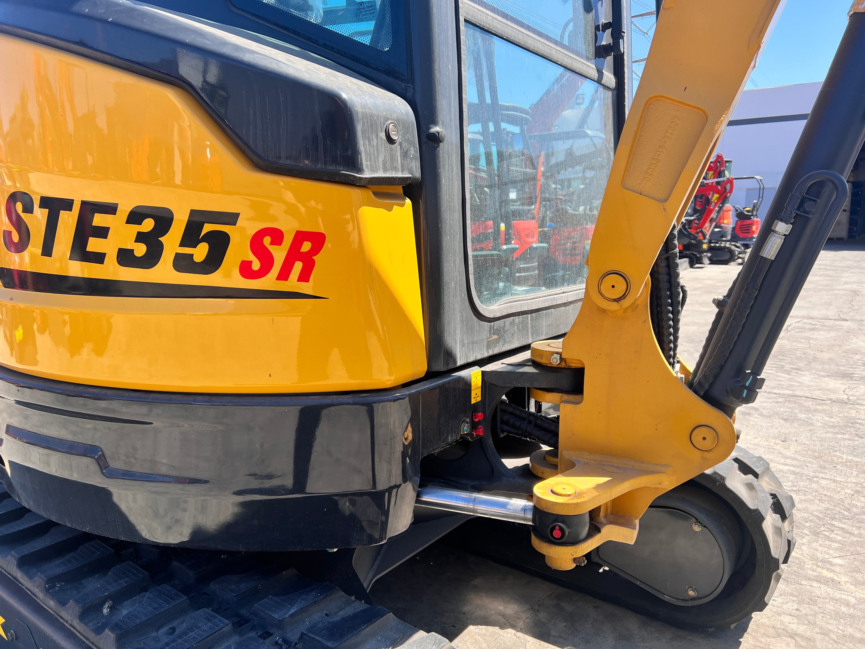 2.8 Ton, Yanmar Diesel Engine Mini Excavator w/ Hydraulic Thumb | CFG ...